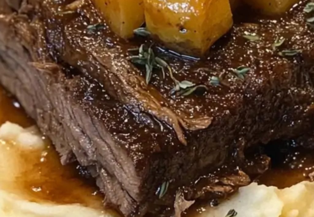 Pot Roast Over Mashed Potatoes: A Comforting Classic – Free Cooking